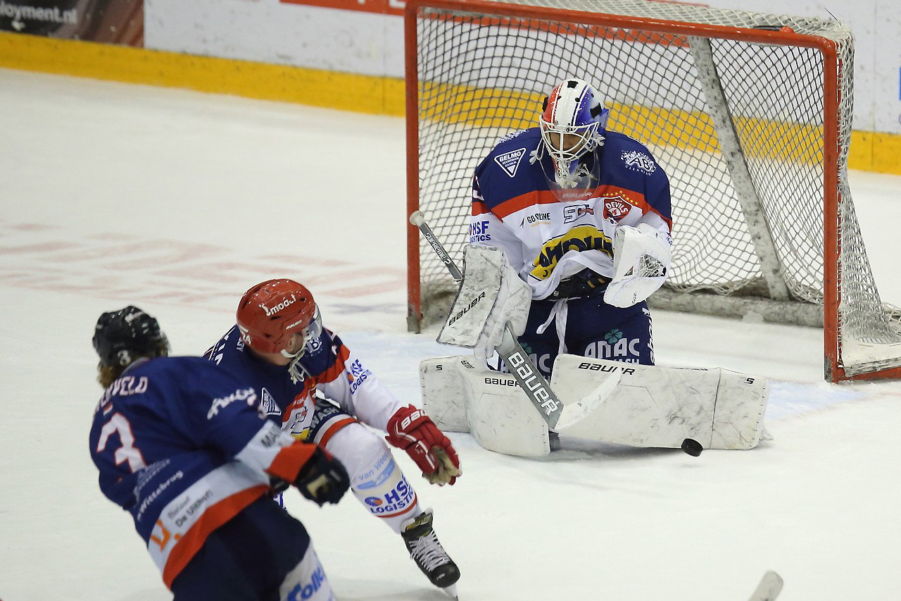 Joey Oosterveld tekent voor 3 jaar bij in Den… 🏒 IJshockey Nederland